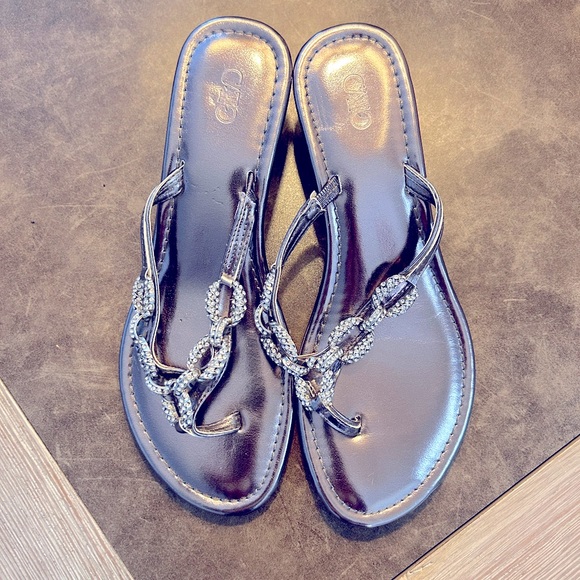 Cato | Shoes | Vintage Cato Rhinestone Chain Heeled Wedge Flip Flops ...